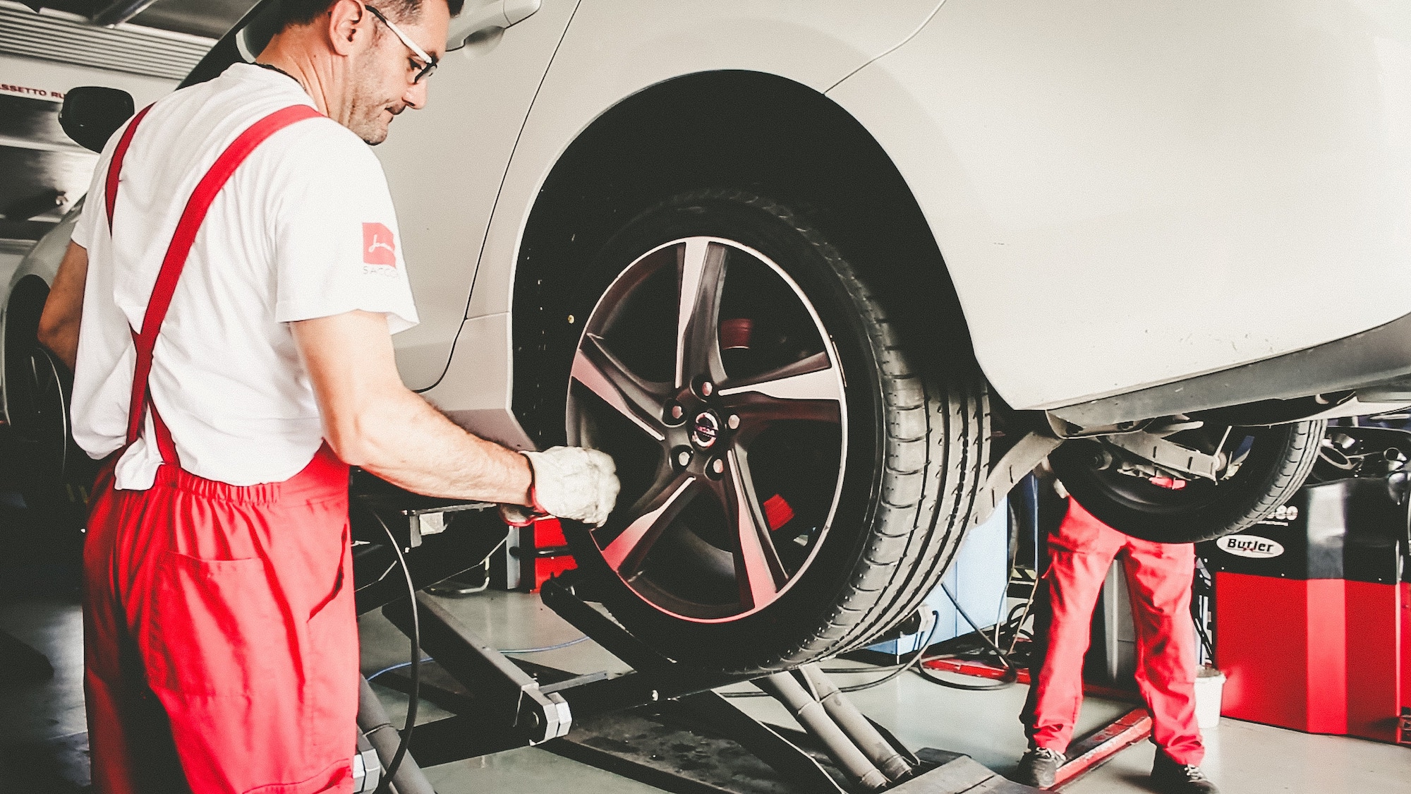 Manutenzione estiva dell'auto: i consigli Saccon Gomme