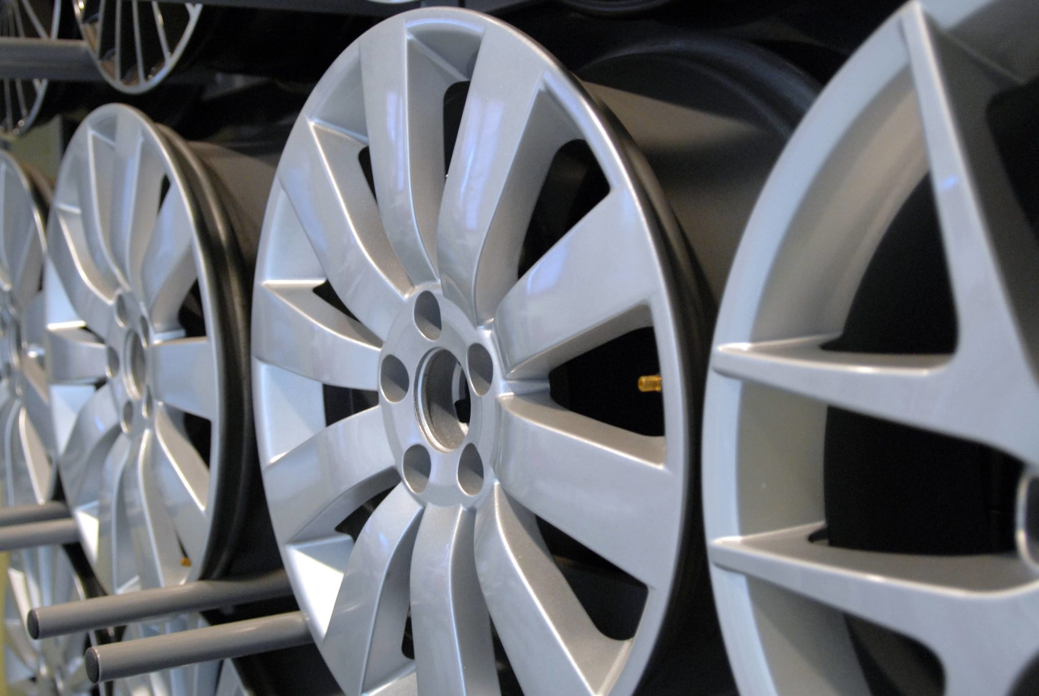 Cerchi auto: meglio in lega o in acciaio?